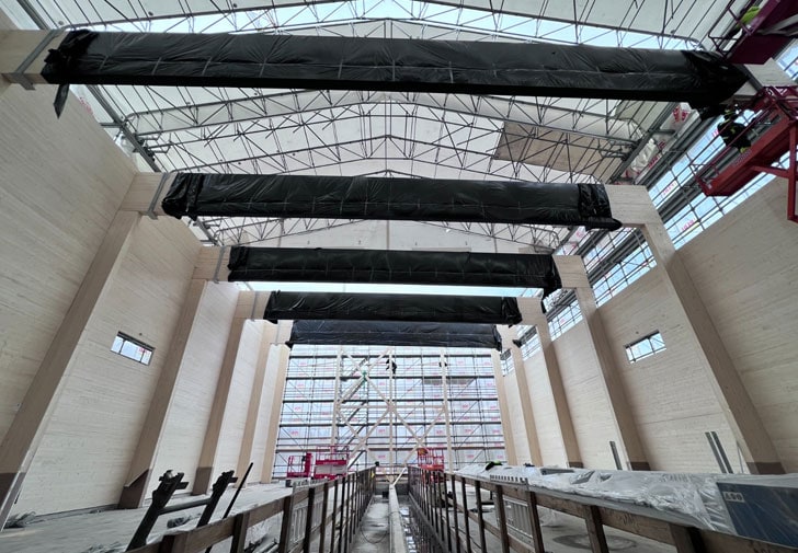 Puupilarien ja CLT-elementtien asennustöitä Fingridin uudella ...